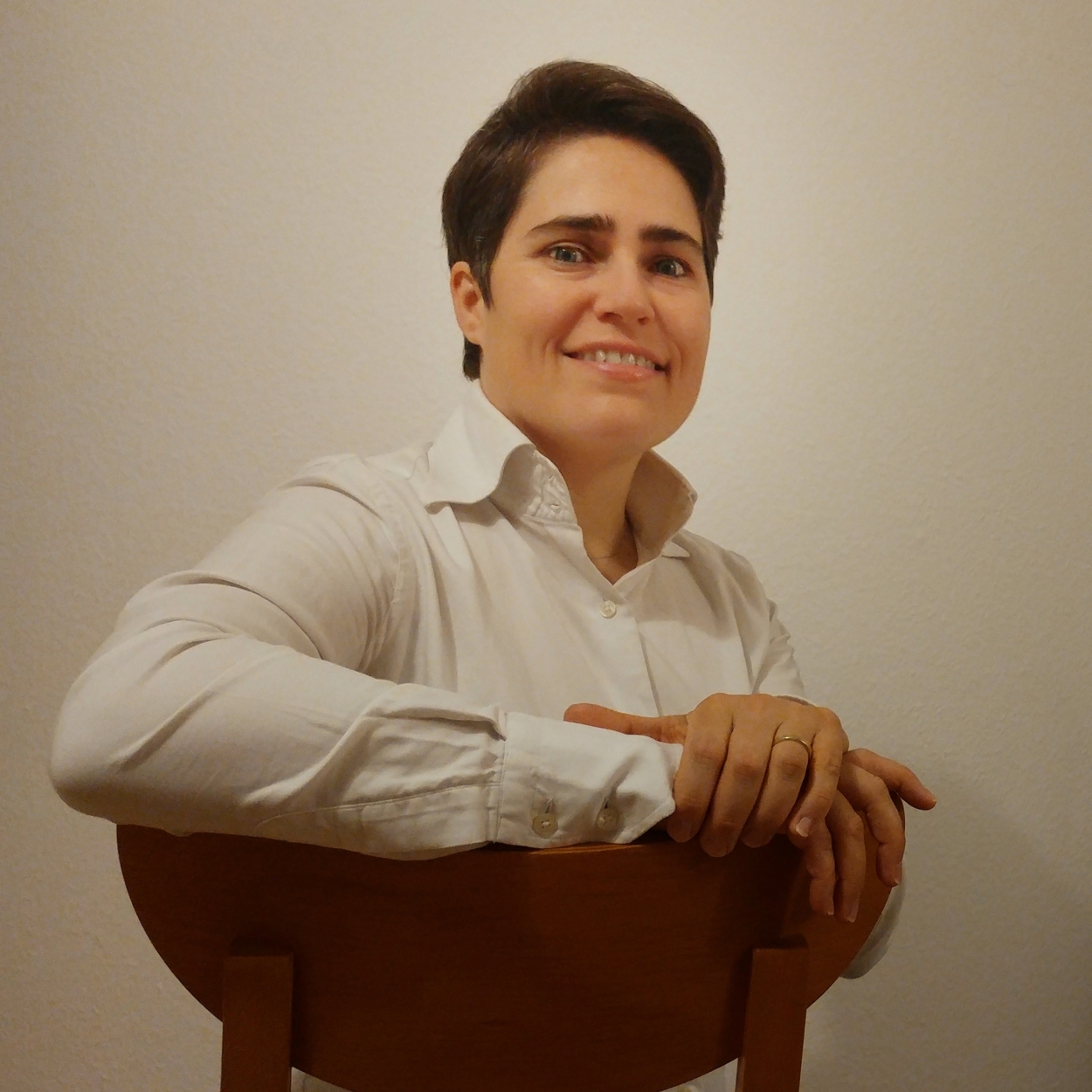 EPISODE 9: Write What Matters to Your Audience with Mirtis Conci ...